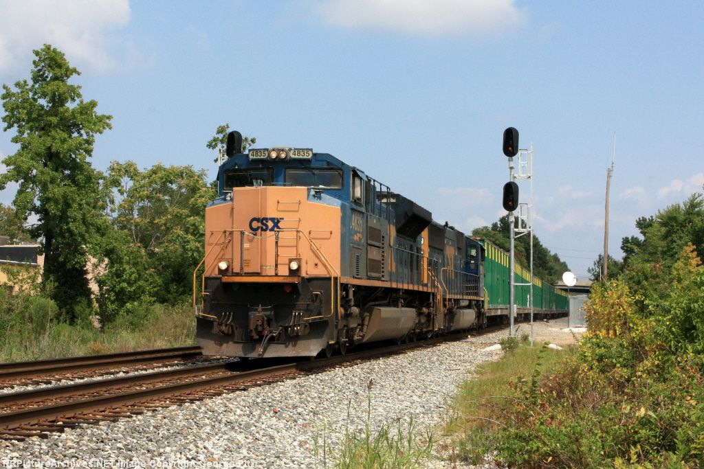 CSX train Q703